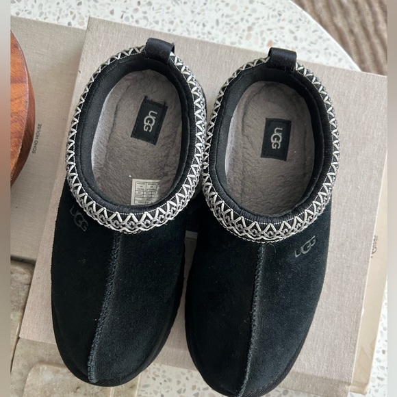UGG | Shoes | Ugg Tazman Platform Slippers 8 Black | Poshmark